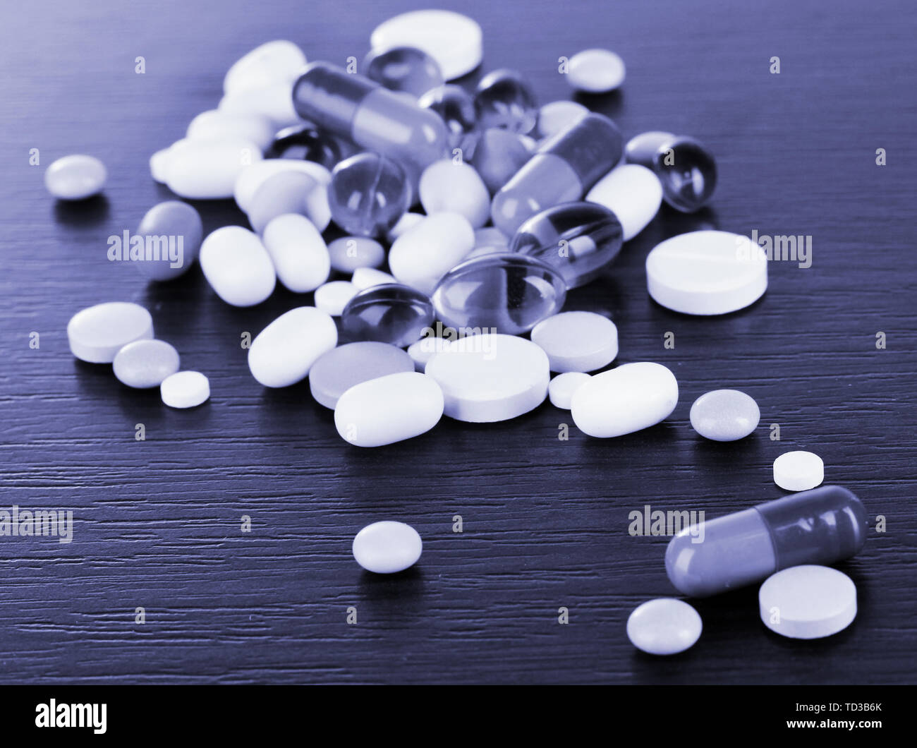 Violet capsules hi-res stock photography and images - Alamy