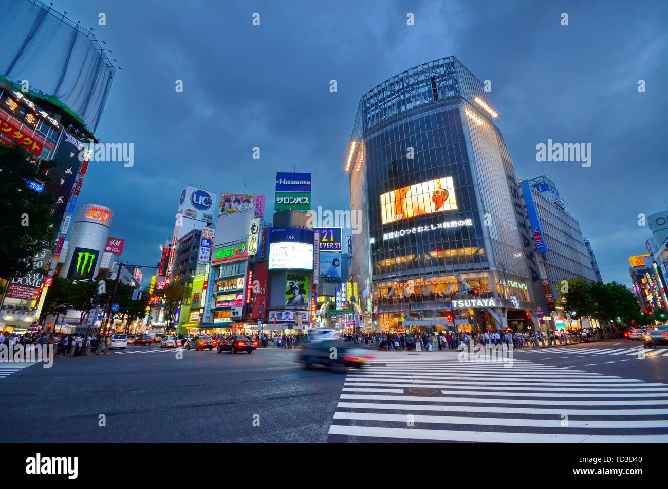 Shibuya intersection in Tokyo Stock Photo - Alamy