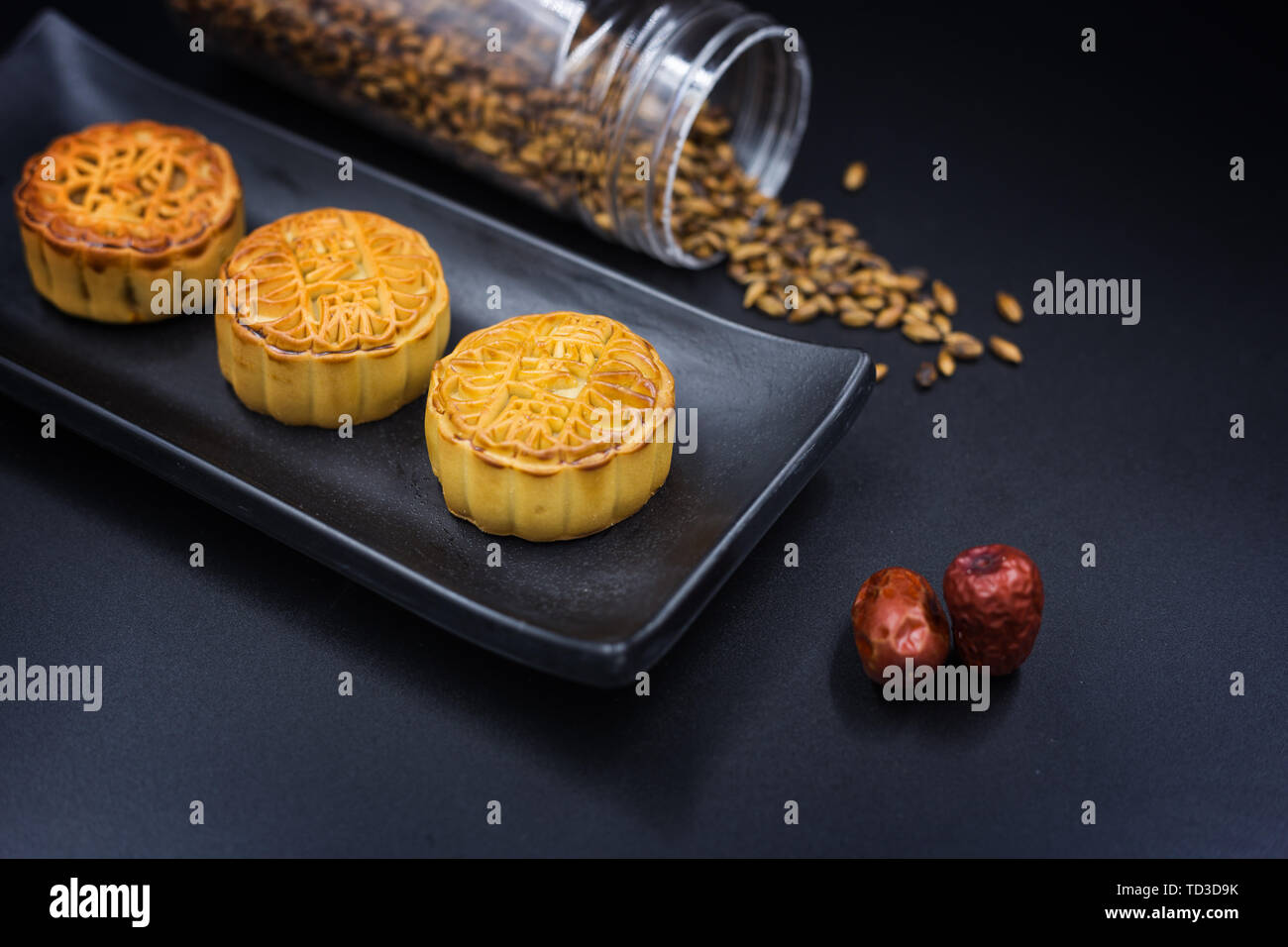 Chinese traditional cuisine Mid-Autumn Festival moon cake tea set Stock ...
