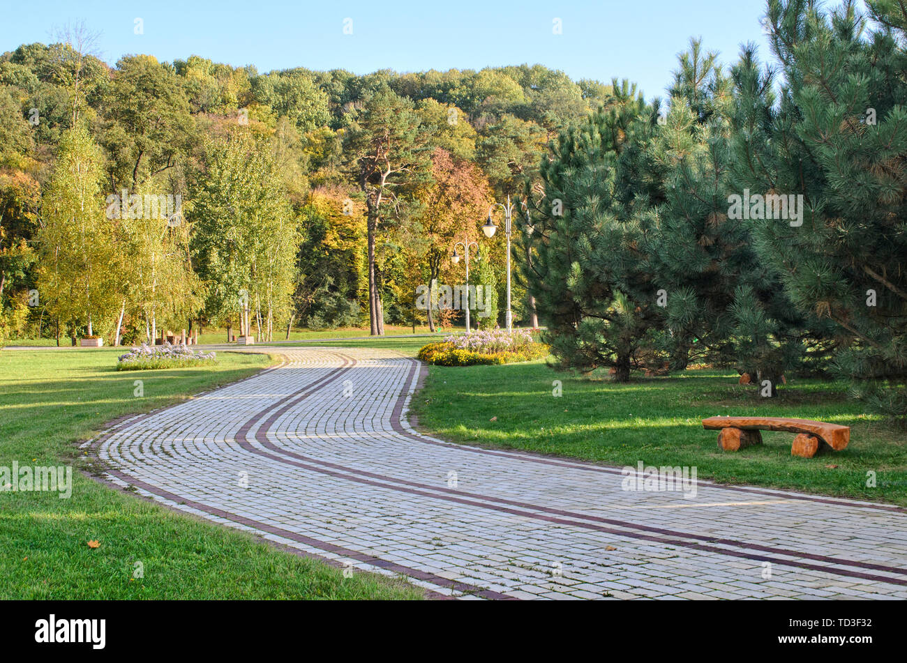 Sunny pathway hi-res stock photography and images - Alamy