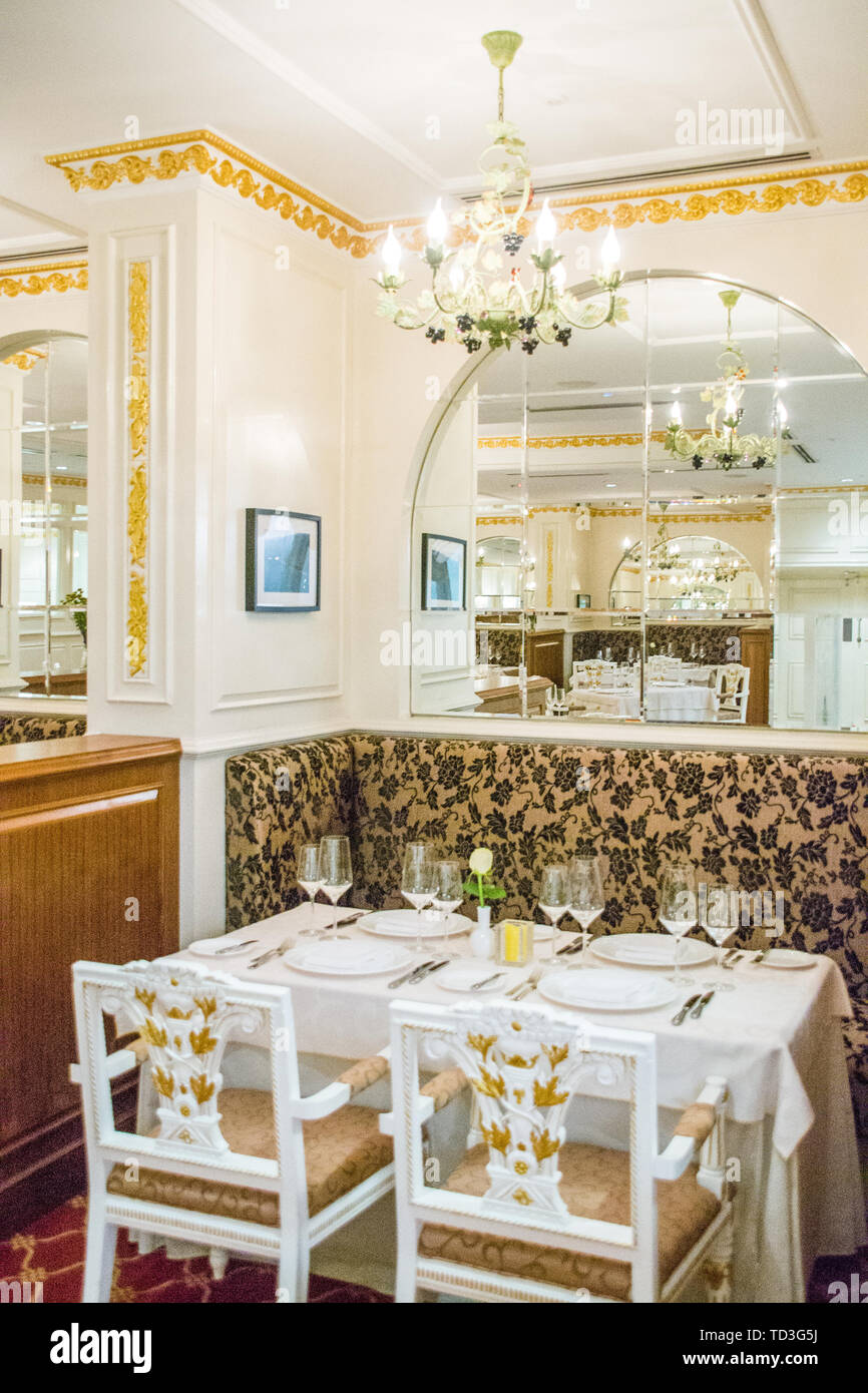 French restaurant interior design hi-res stock photography and images ...