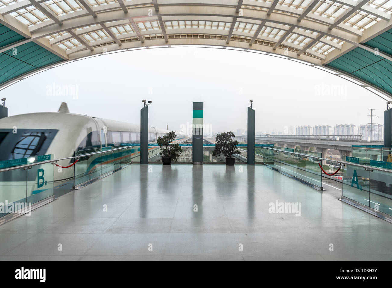 Shanghai Maglev Train Longyang Road Station Platform Stock Photo - Alamy