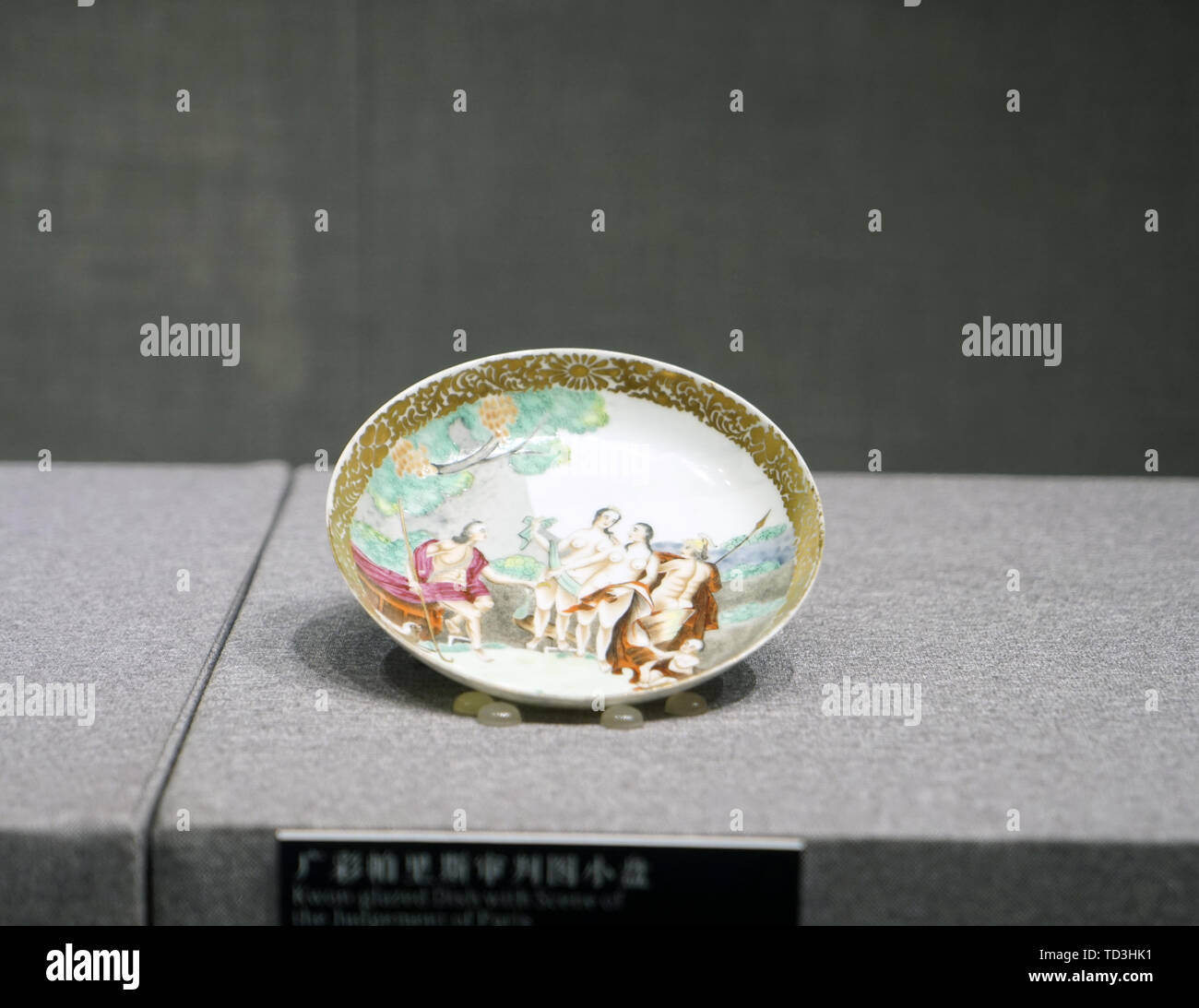 Ming Dynasty porcelain Stock Photo - Alamy