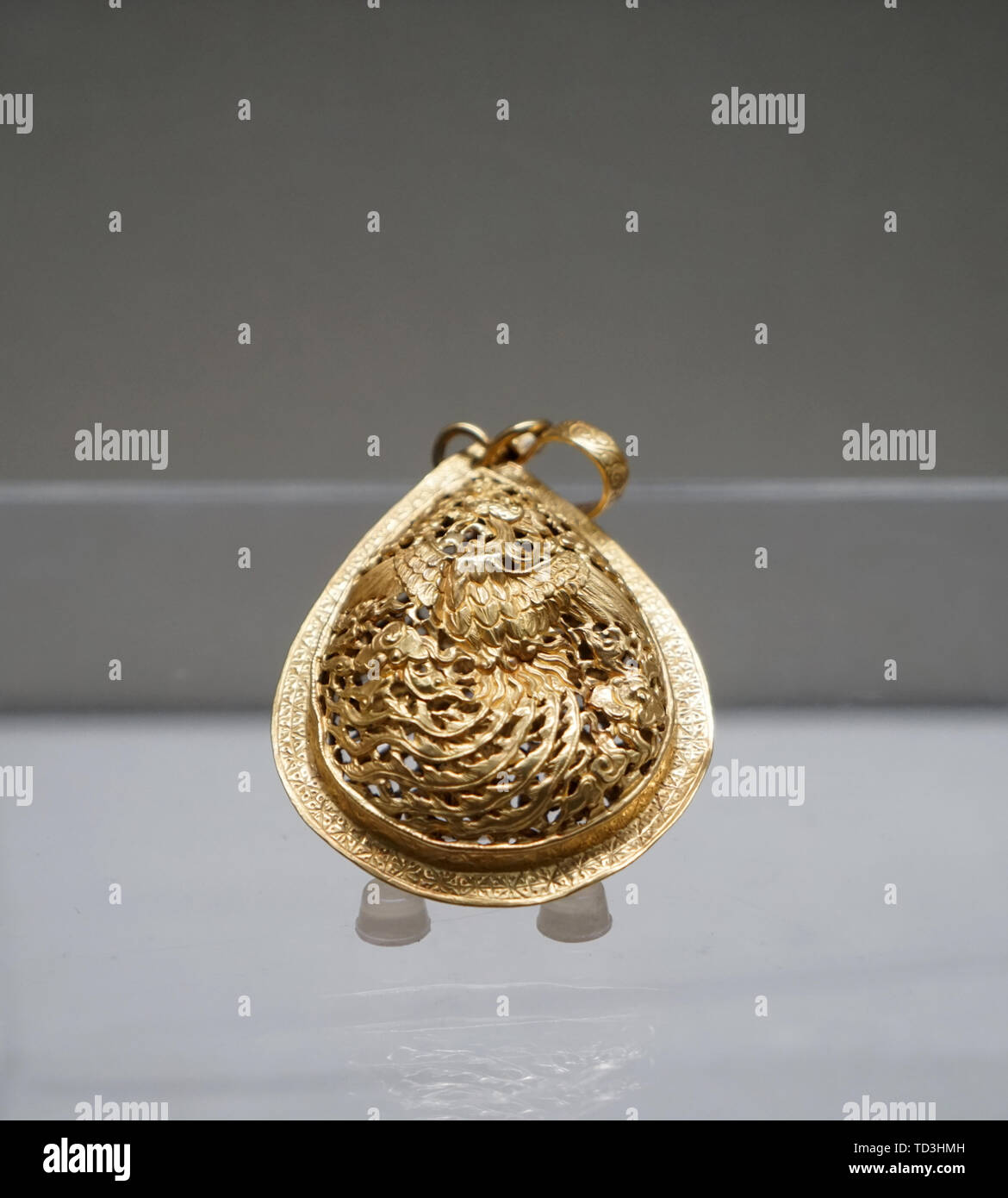 Ming Dynasty gold and jade Stock Photo - Alamy