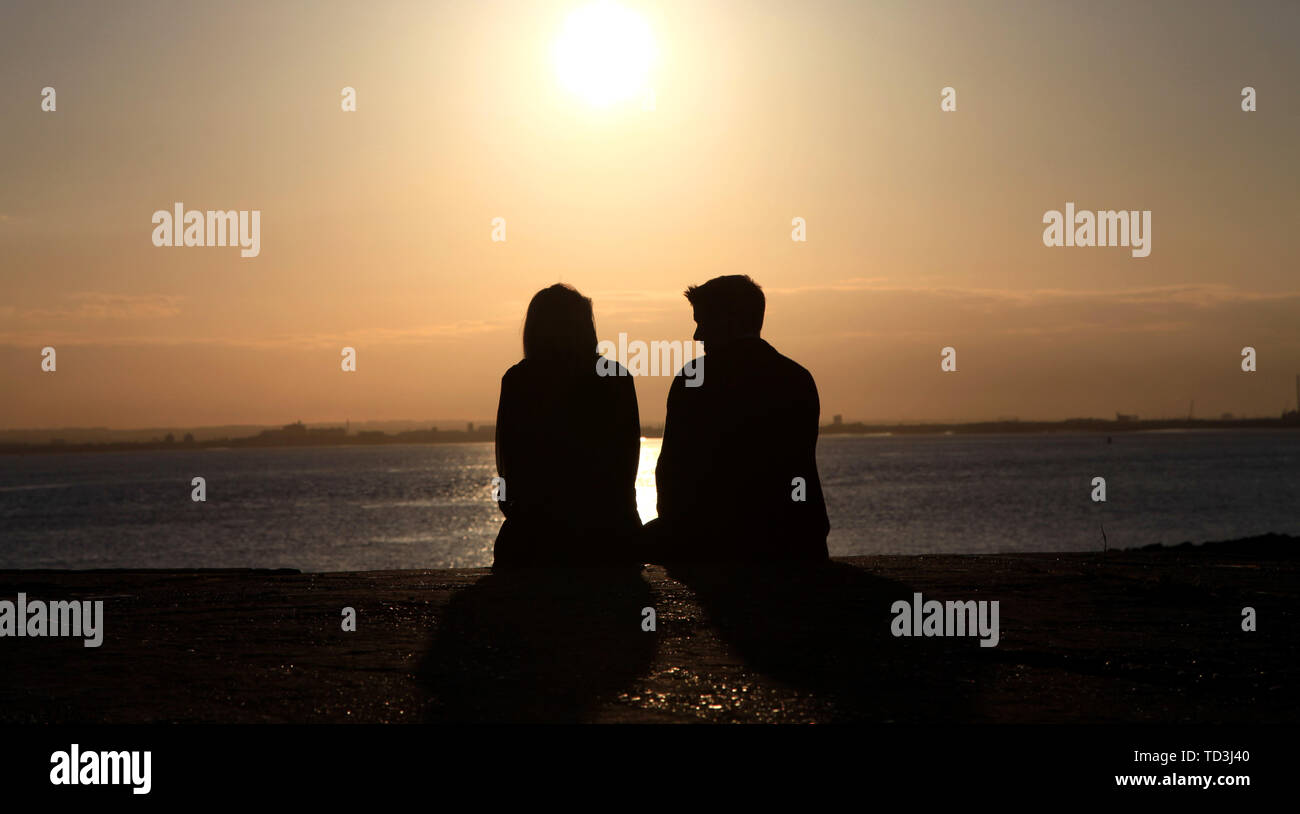 Lovers at beach at night hi-res stock photography and images - Alamy