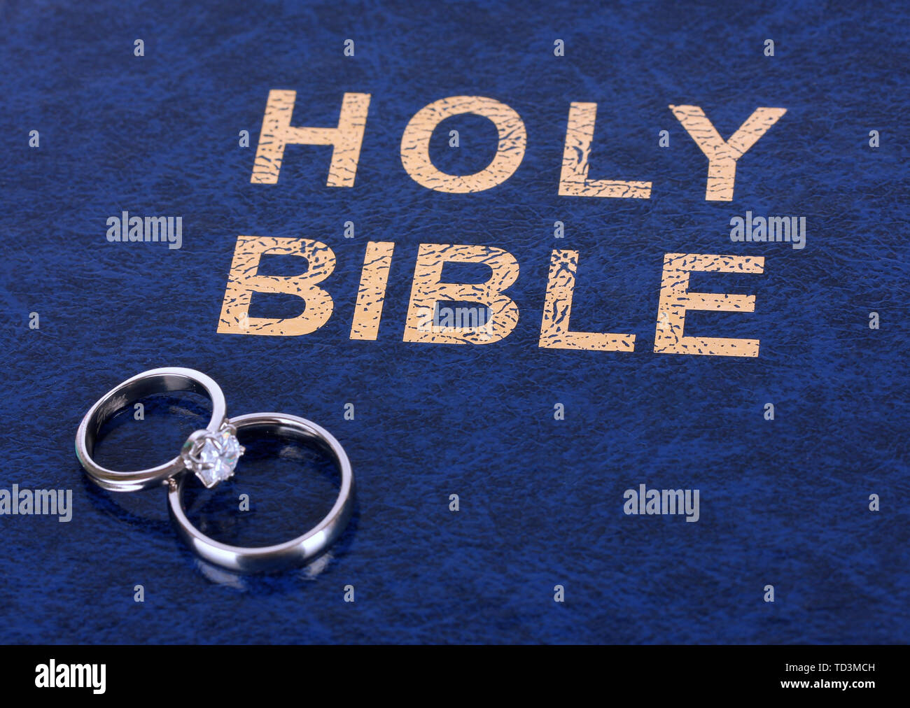 Church holy cross rings hi-res stock photography and images - Alamy
