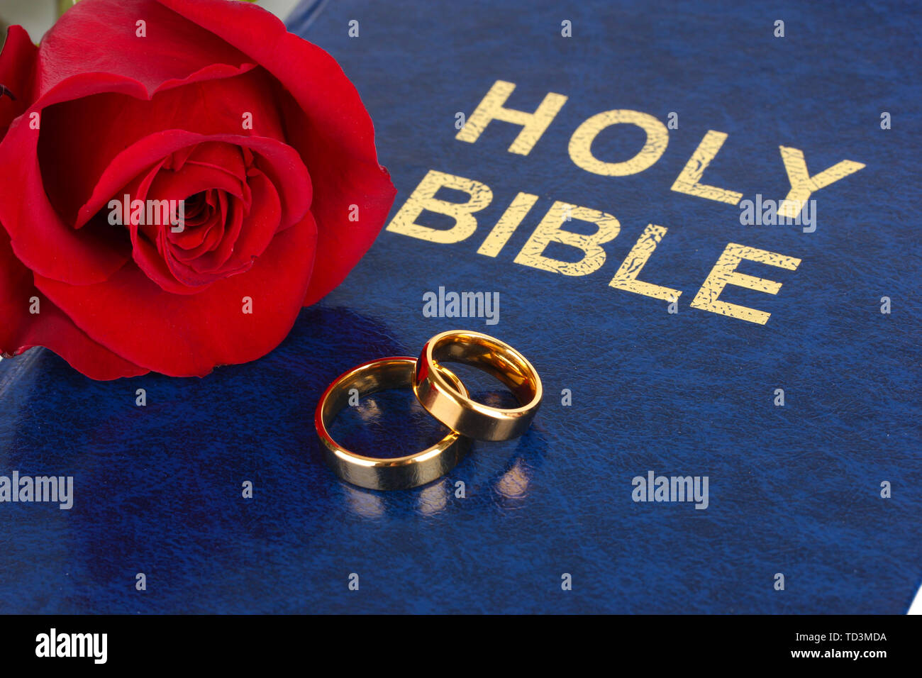Wedding rings bible cross flowers hi-res stock photography and images ...