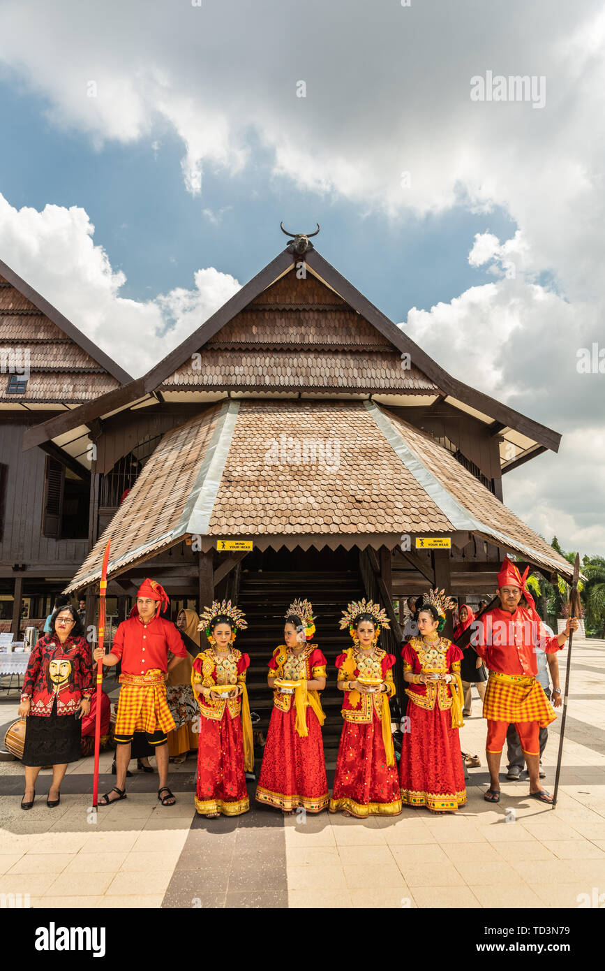 South sulawesi traditional dress hi-res stock photography and images ...