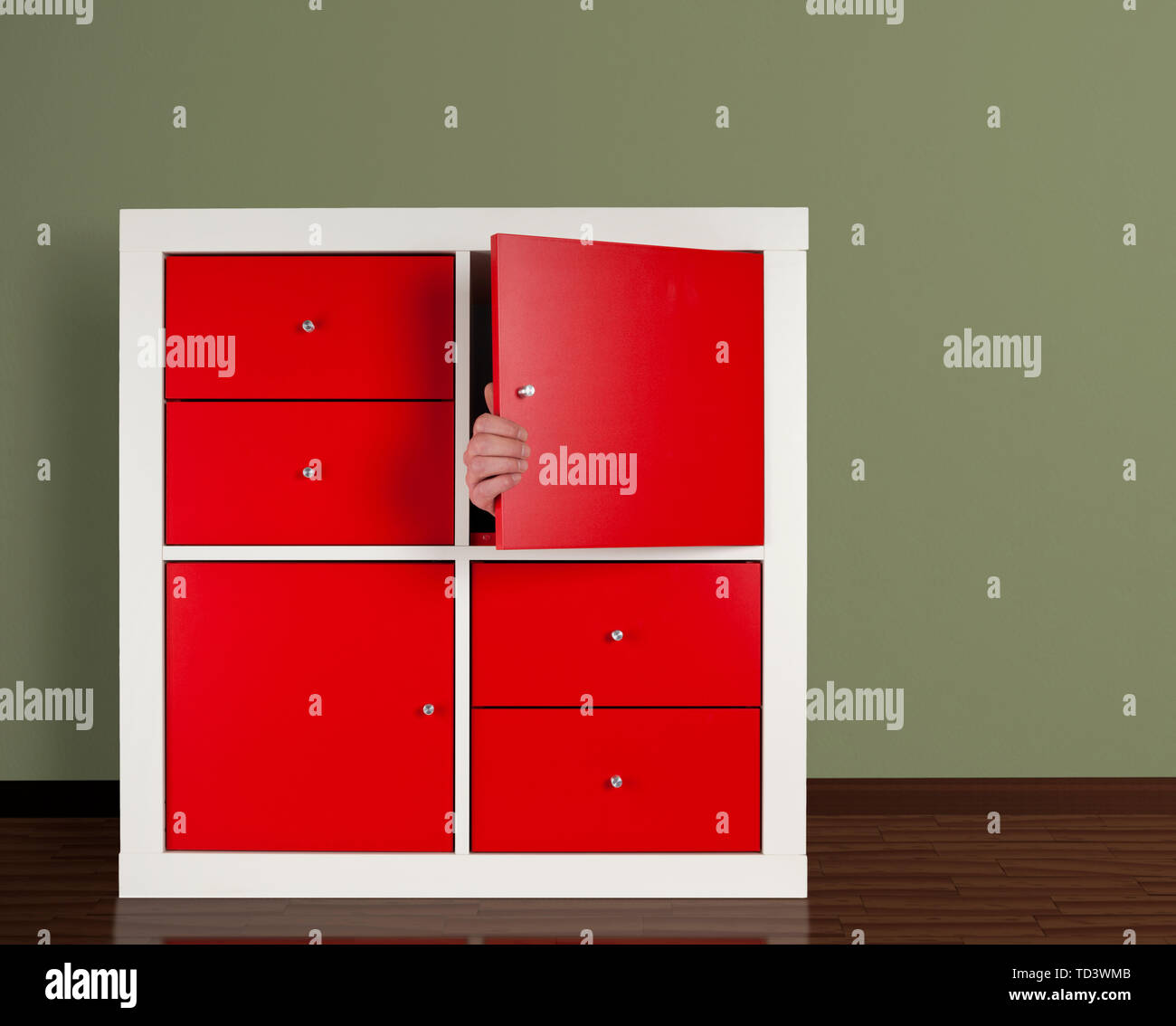 Closing the door hi-res stock photography and images - Alamy