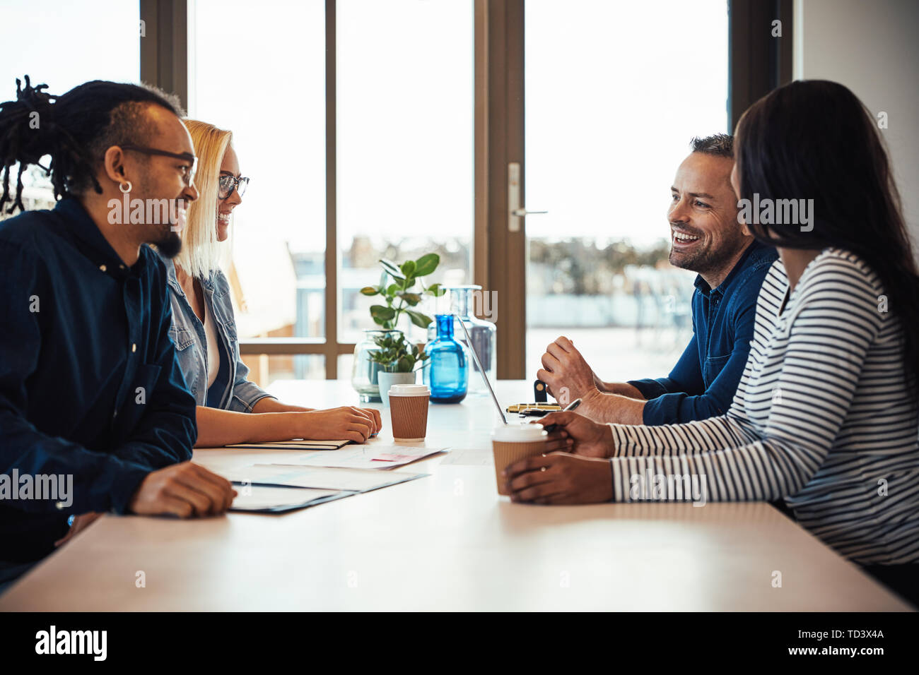 Businesspeople meeting around desk hi-res stock photography and images ...