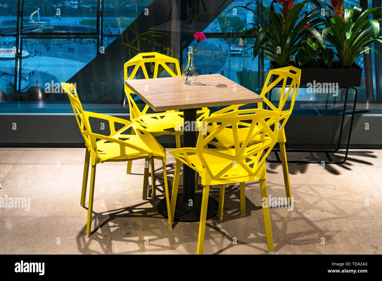 Empty daylight museum hi-res stock photography and images - Alamy