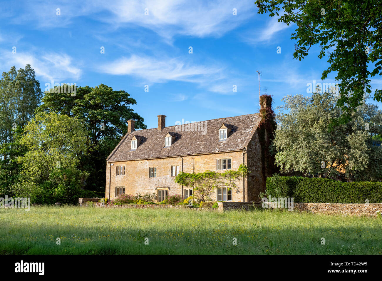 English stone house hi-res stock photography and images - Alamy