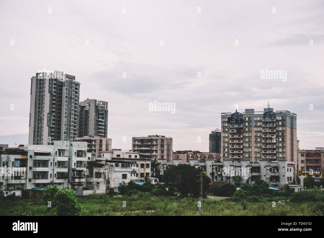 Dongguan Shipai town city scenery, black clouds press the top, mountain ...