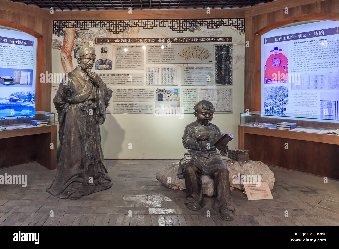 Statue of Reading Scene of Feng Yu Family in Ancient Qingzhou Stock ...