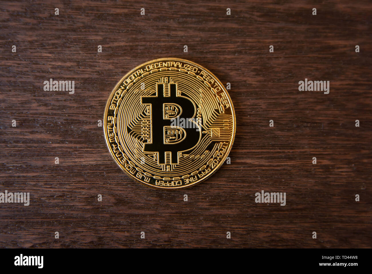 Round metal bitcoin coin hi-res stock photography and images - Alamy
