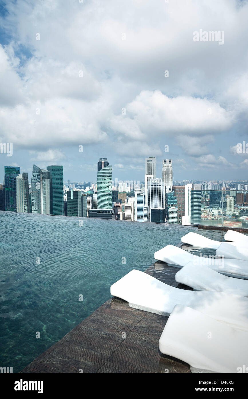 Infinity swimming pool of the Marina Bay Sands in Singapore Stock Photo ...