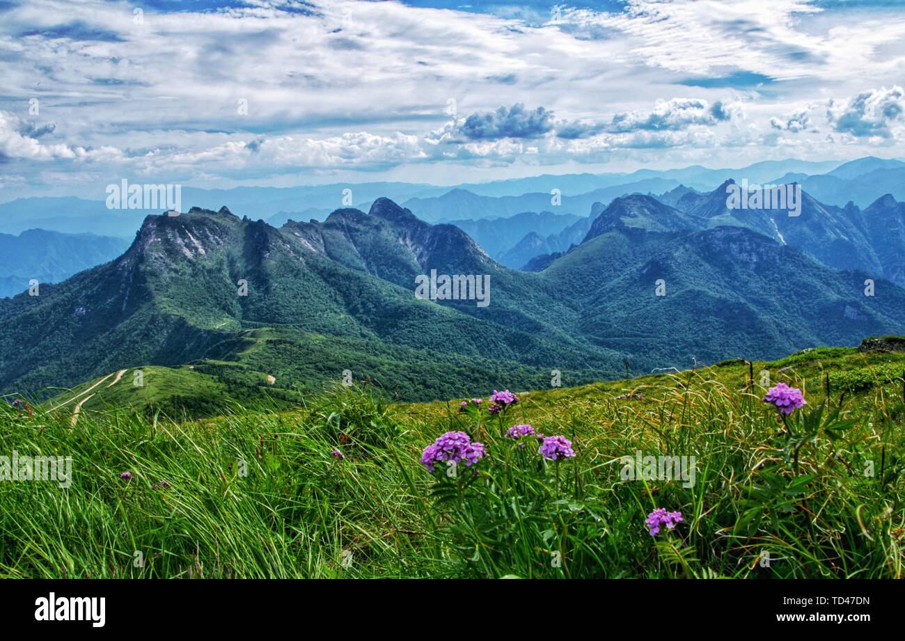 Qinling and bald head mountain hi-res stock photography and images - Alamy