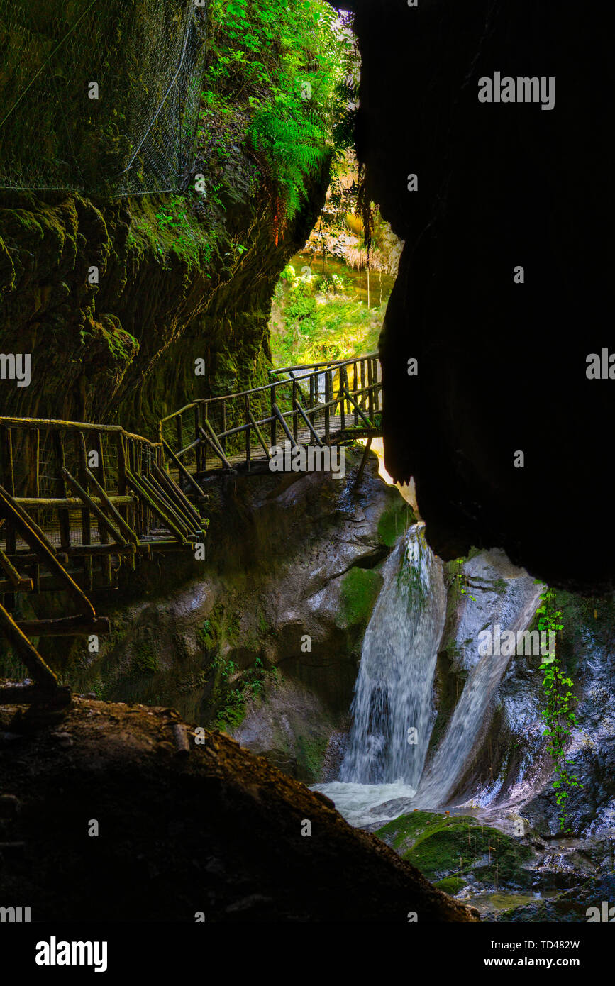 The caves trail hi-res stock photography and images - Alamy