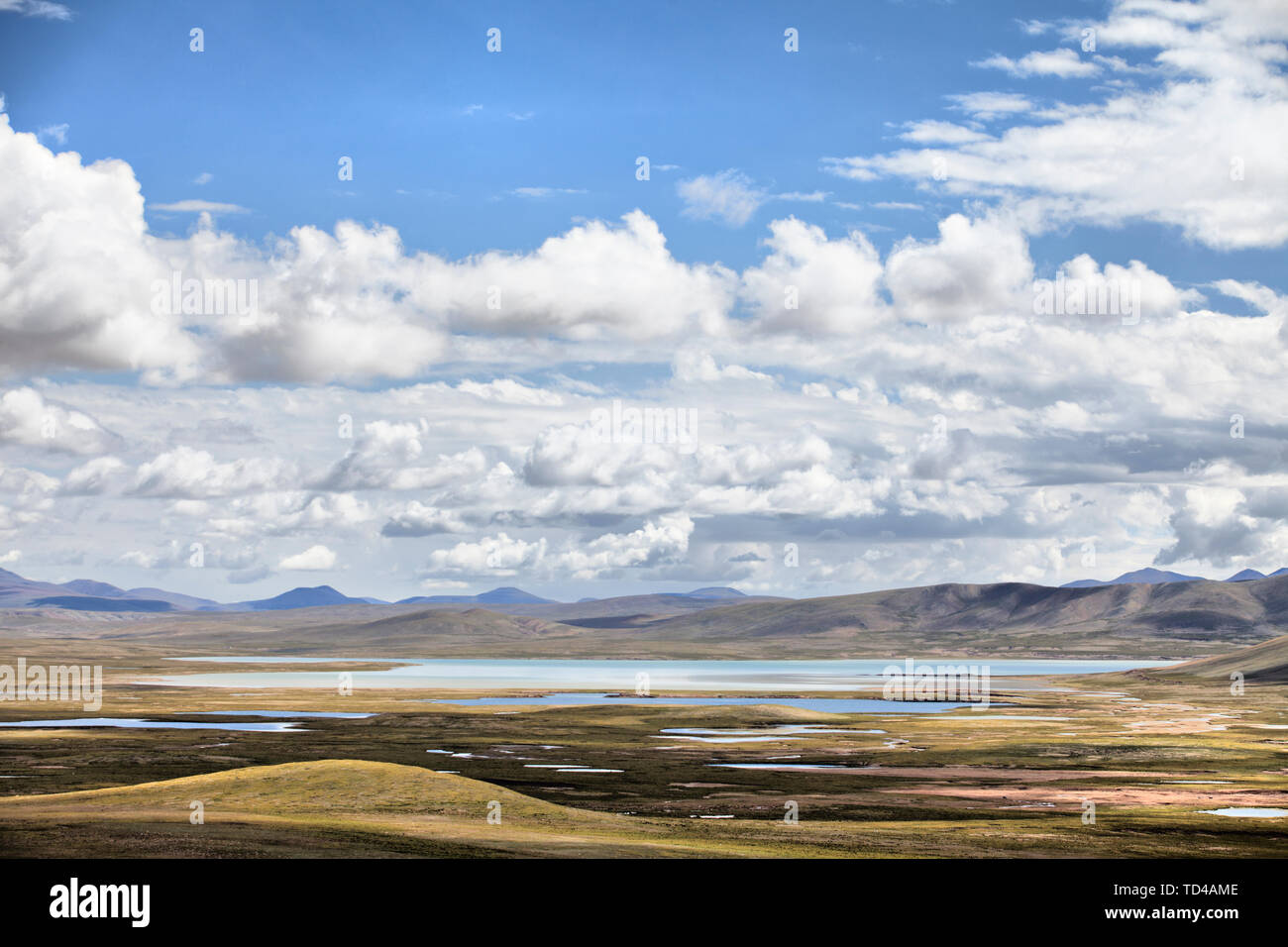 Sunshine and qinghai gulmu tanggula mountain lakes hi-res stock ...