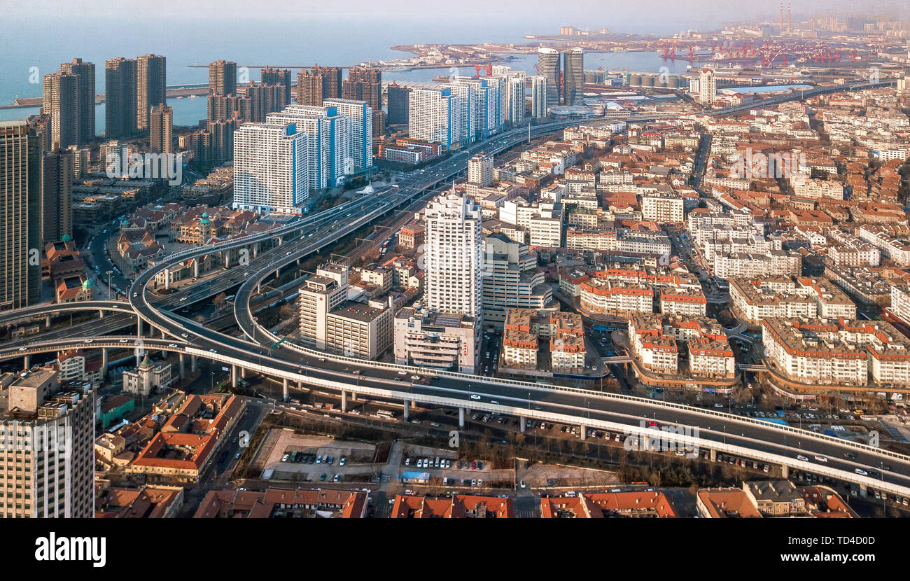 Qingdao Xinguan Viaduct, opened in 2015, opened another traffic artery ...