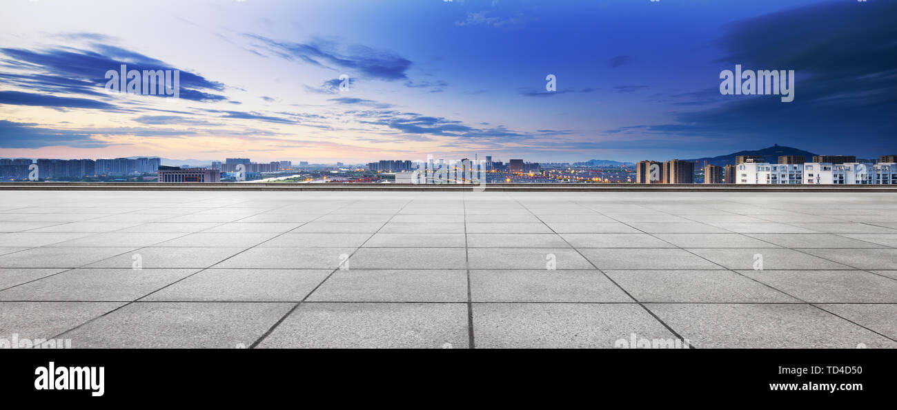 Empty square floor city hi-res stock photography and images - Alamy