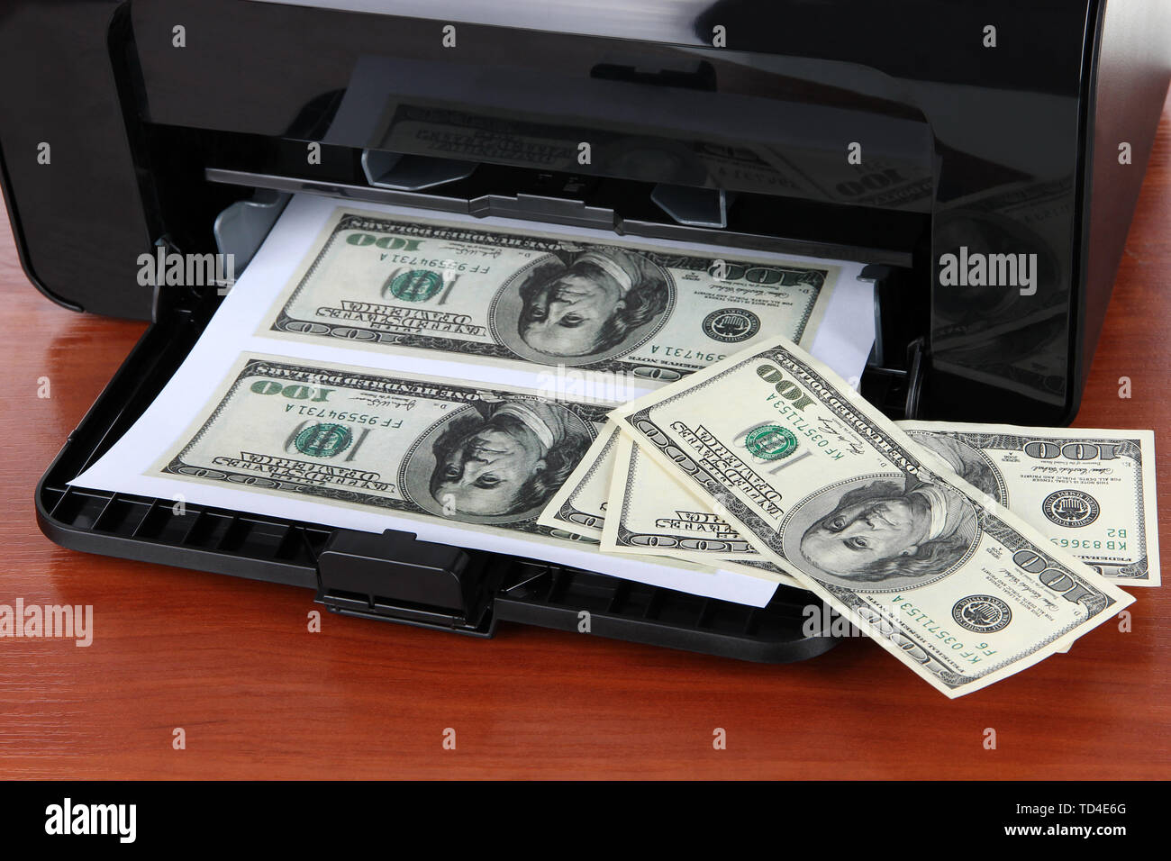 Fake money forger hi-res stock photography and images - Alamy