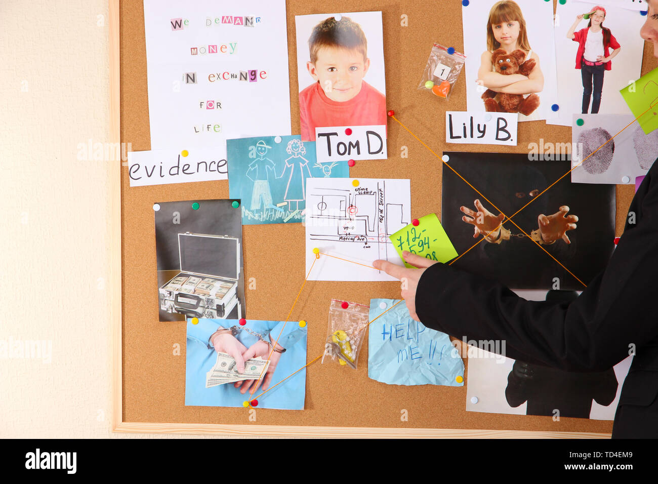 Detective investigating abduction of children Stock Photo - Alamy