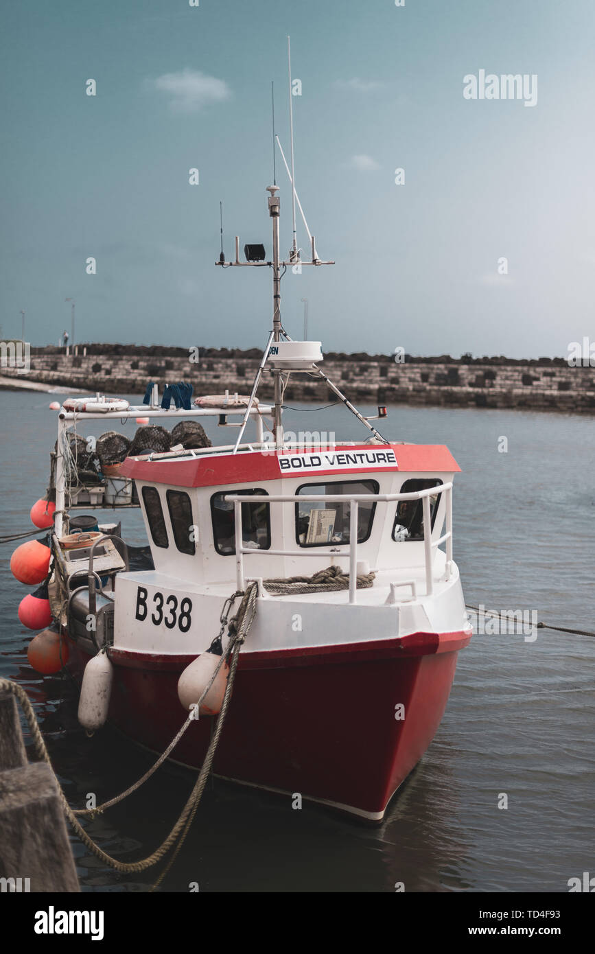 Sea bright sunset boat hi-res stock photography and images - Alamy