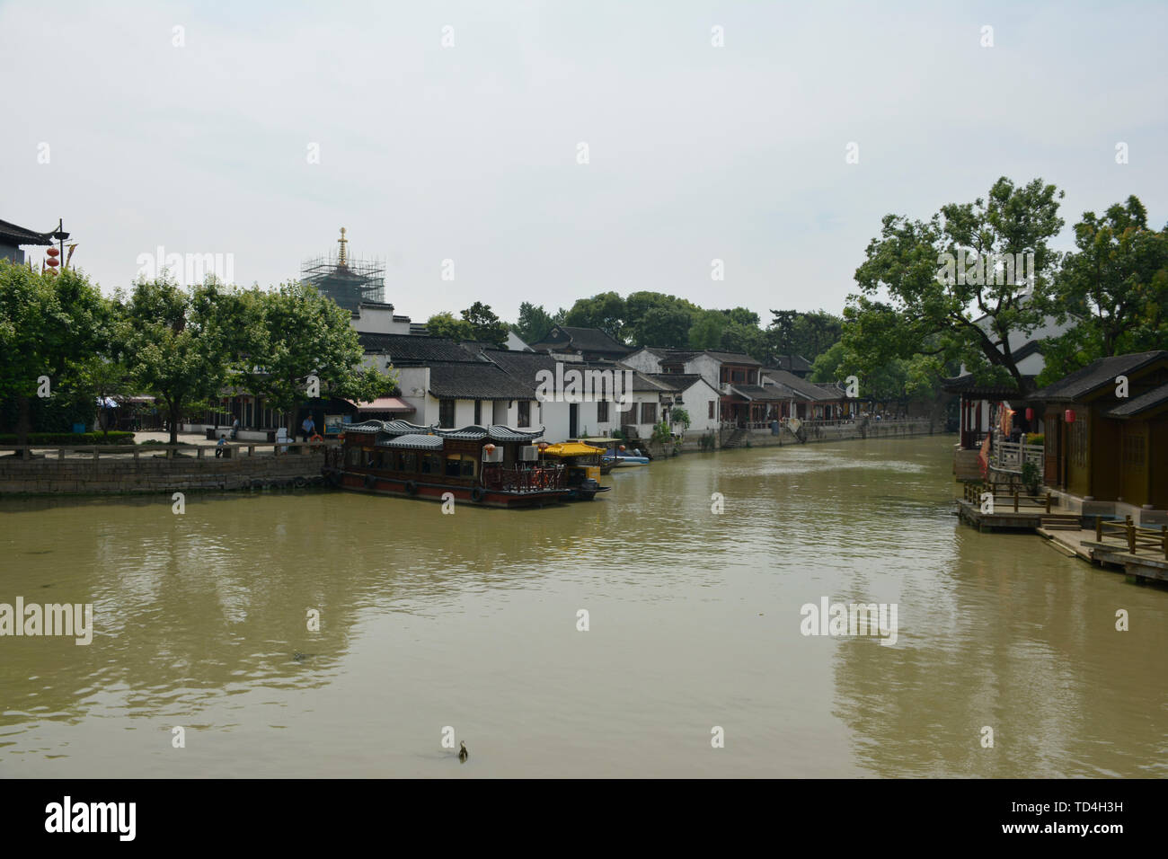 Maple bridge night mooring buildings hi-res stock photography and ...