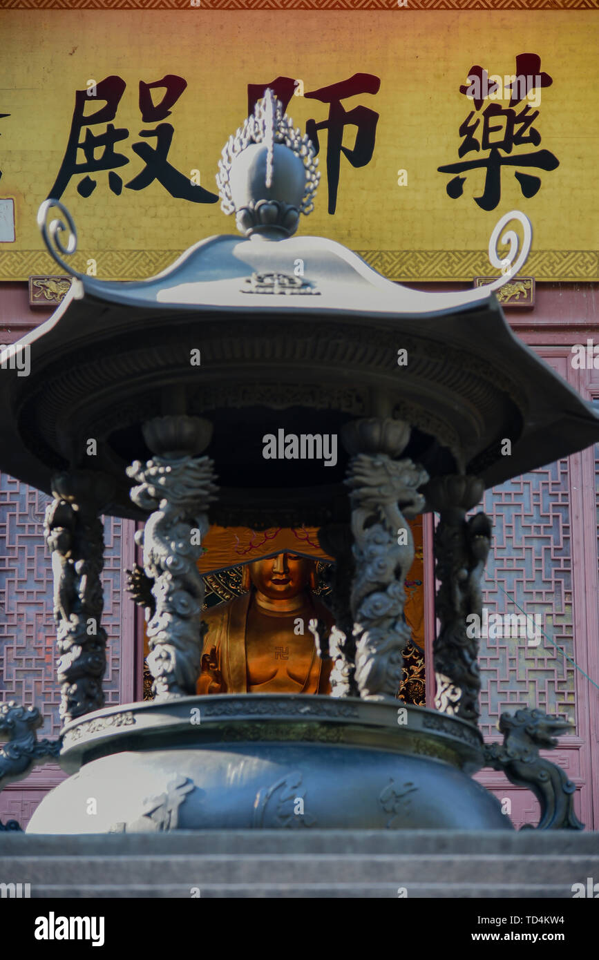 Lingyin Temple, Buddhism, architecture Stock Photo - Alamy