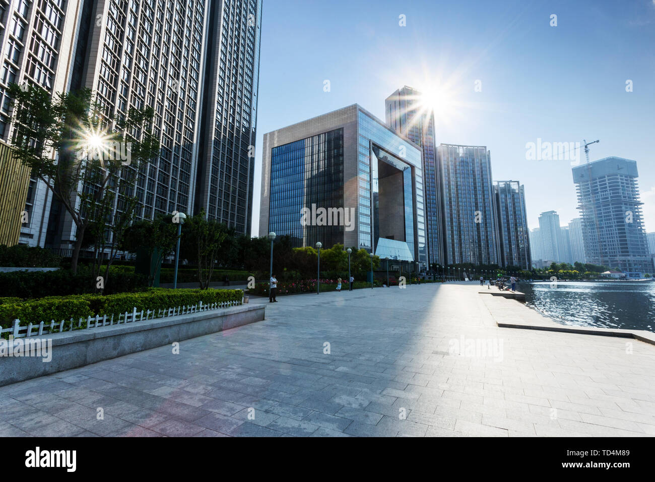 Riverbank road lighting hi-res stock photography and images - Alamy