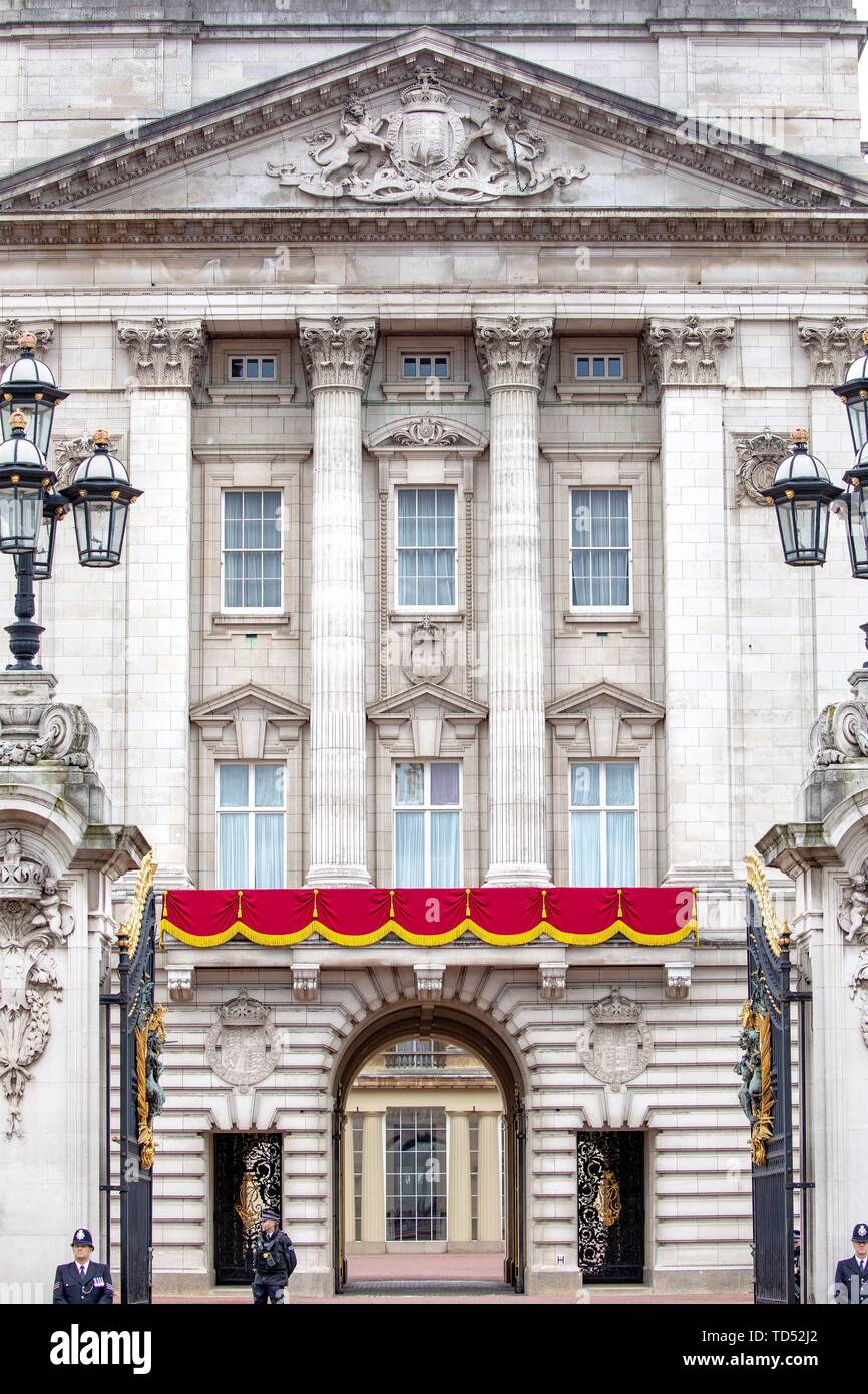 Trooping the Colour Buckingham Palace Photo: Pool / Albert Nieboer ...