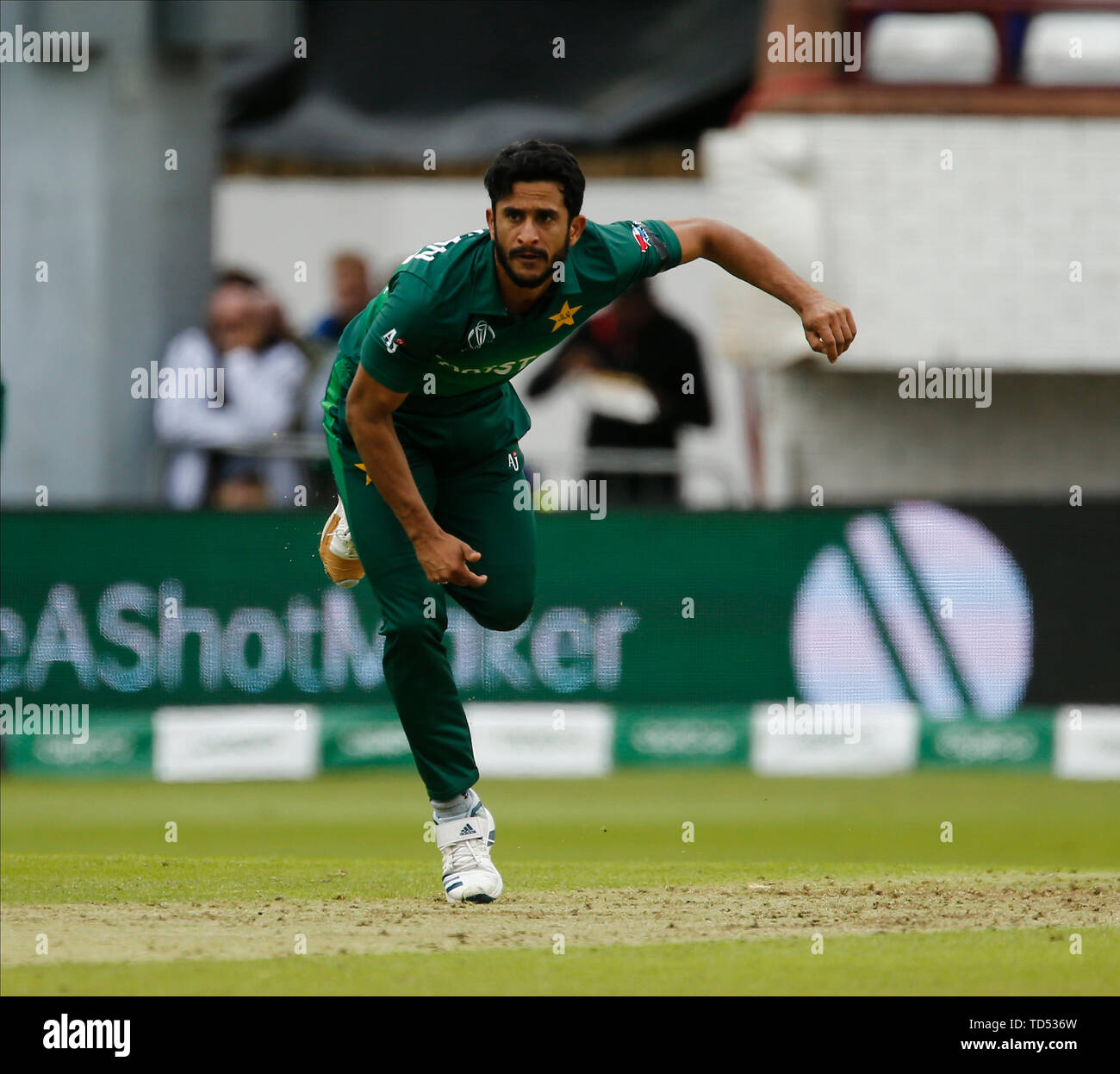 Hasan ali cricket hi-res stock photography and images - Alamy