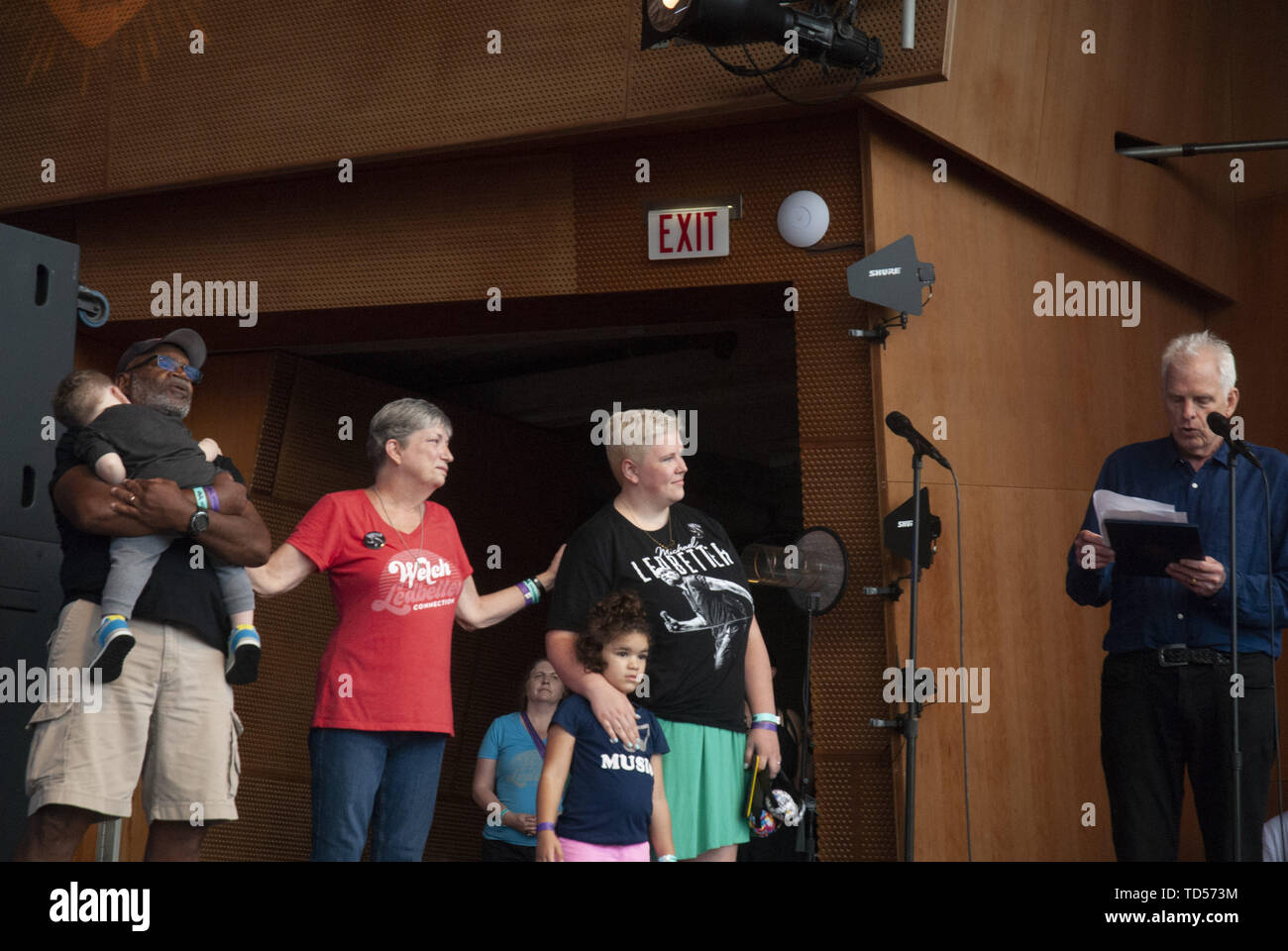 Kelly family concert hi-res stock photography and images - Alamy