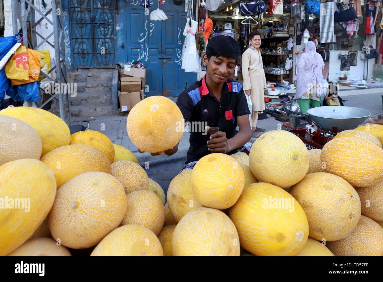 Rawalpindi, Pakistan. 12th June, 2019. A boy sells melons in Rawalpindi ...