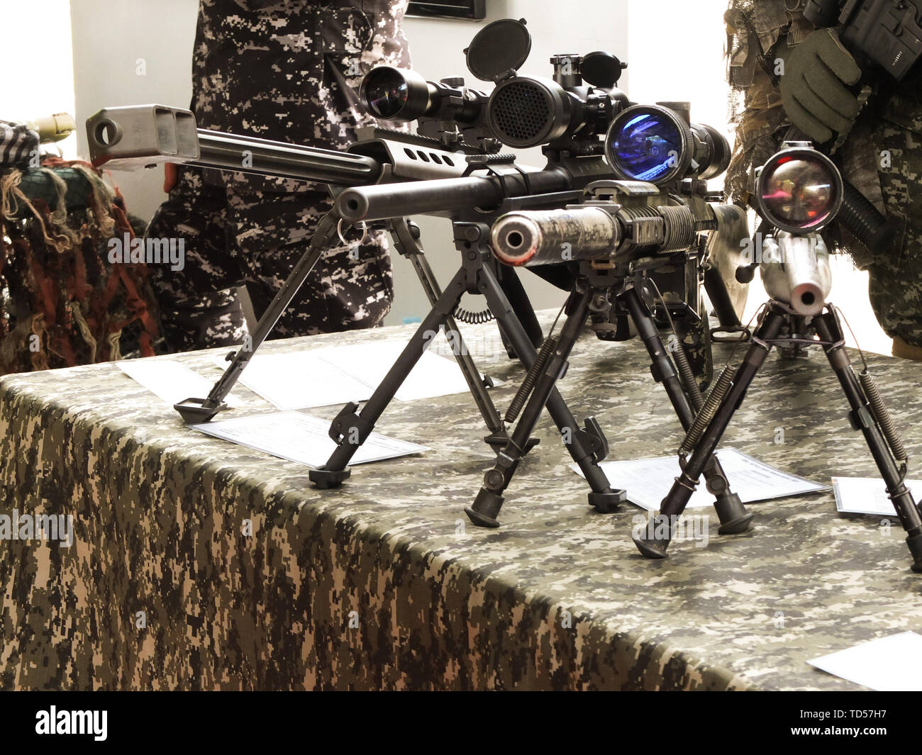 Sniper rifles hi-res stock photography and images - Alamy