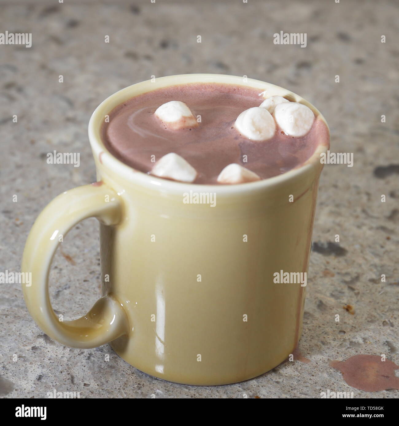 Mug hot cocoa marshmallows hi-res stock photography and images - Alamy