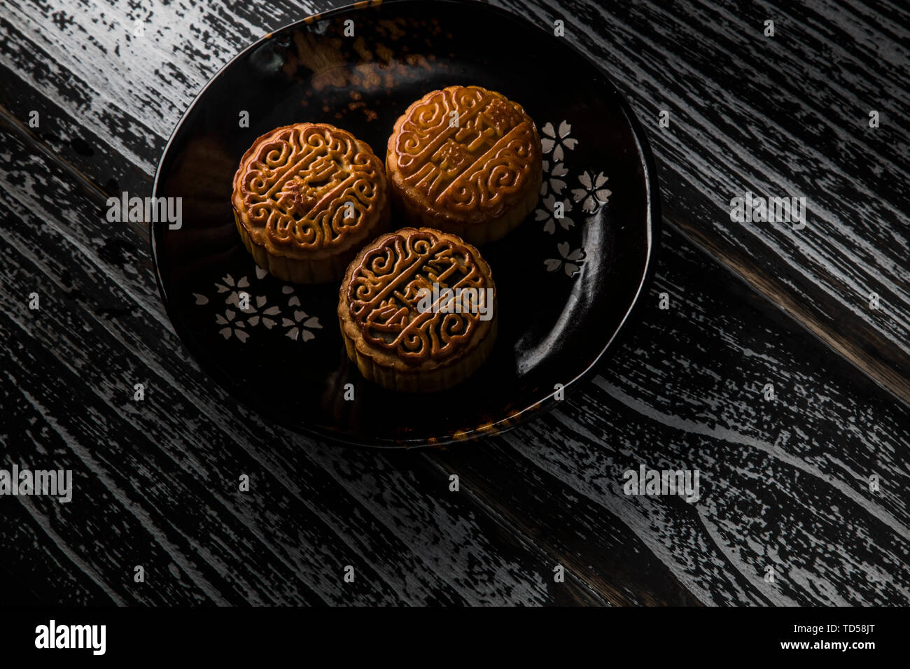 Round symbol ornaments architecture hi-res stock photography and images ...