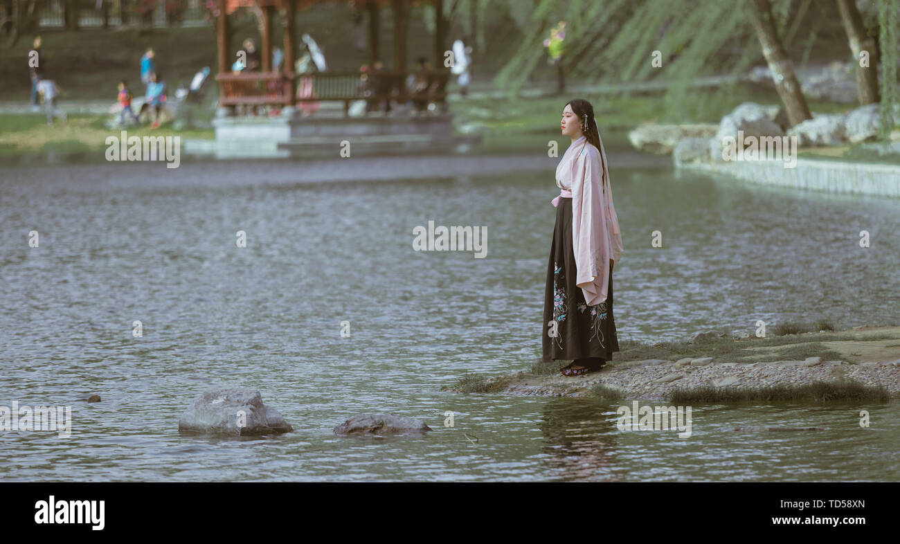 Tao Ran-ting Chinese clothes Stock Photo - Alamy
