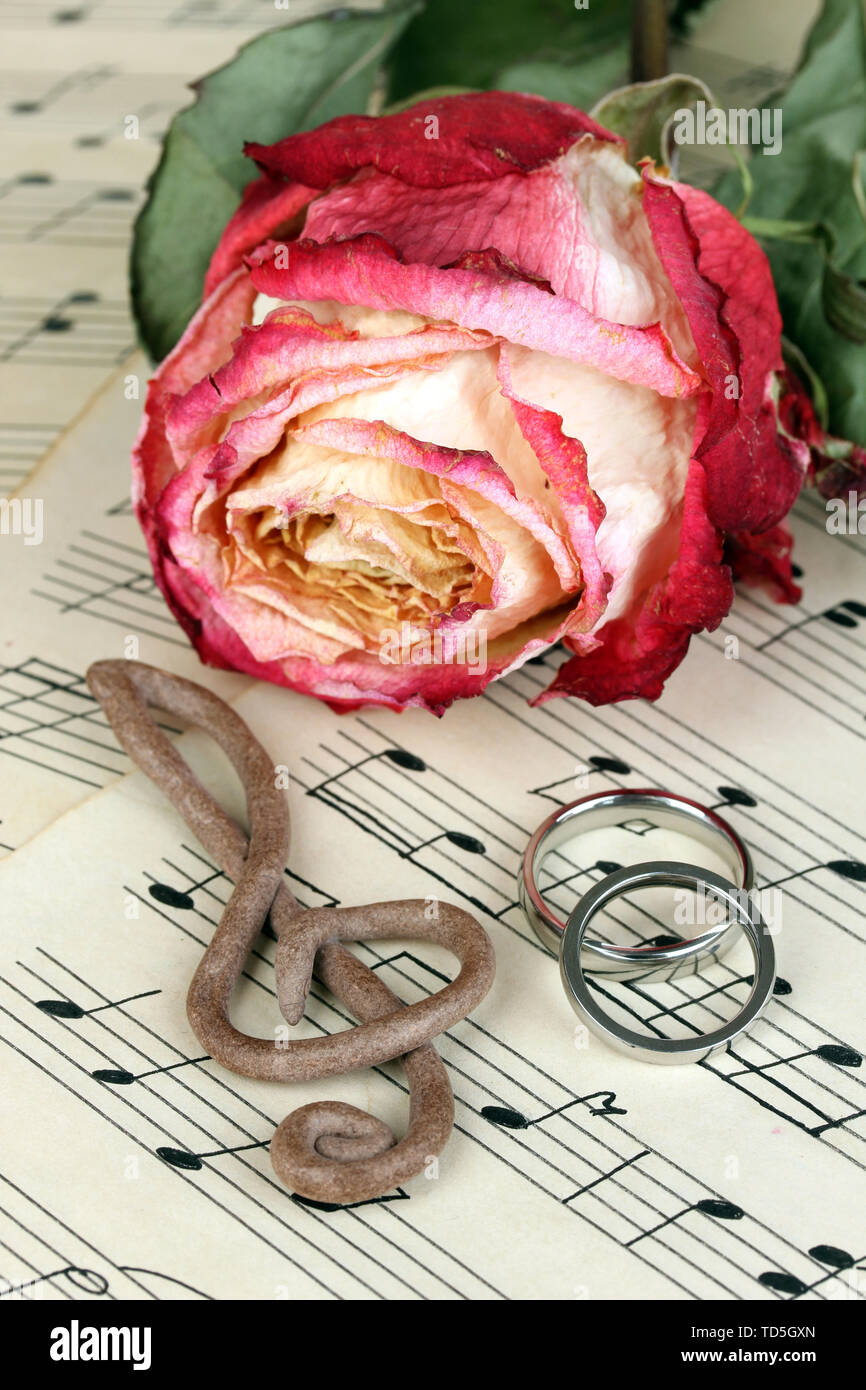 Treble clef ring hi-res stock photography and images - Alamy