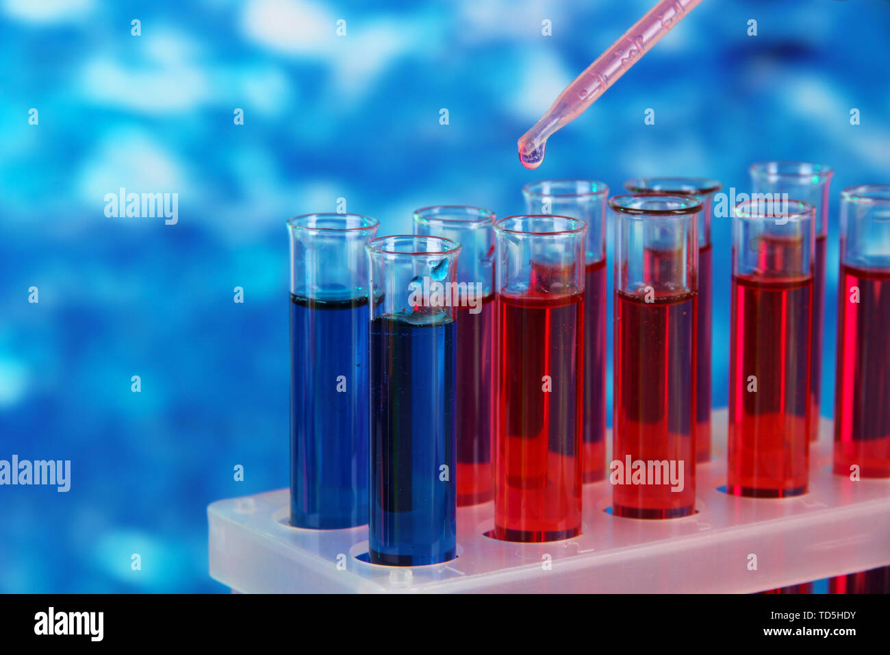 Red test tubes hi-res stock photography and images - Alamy
