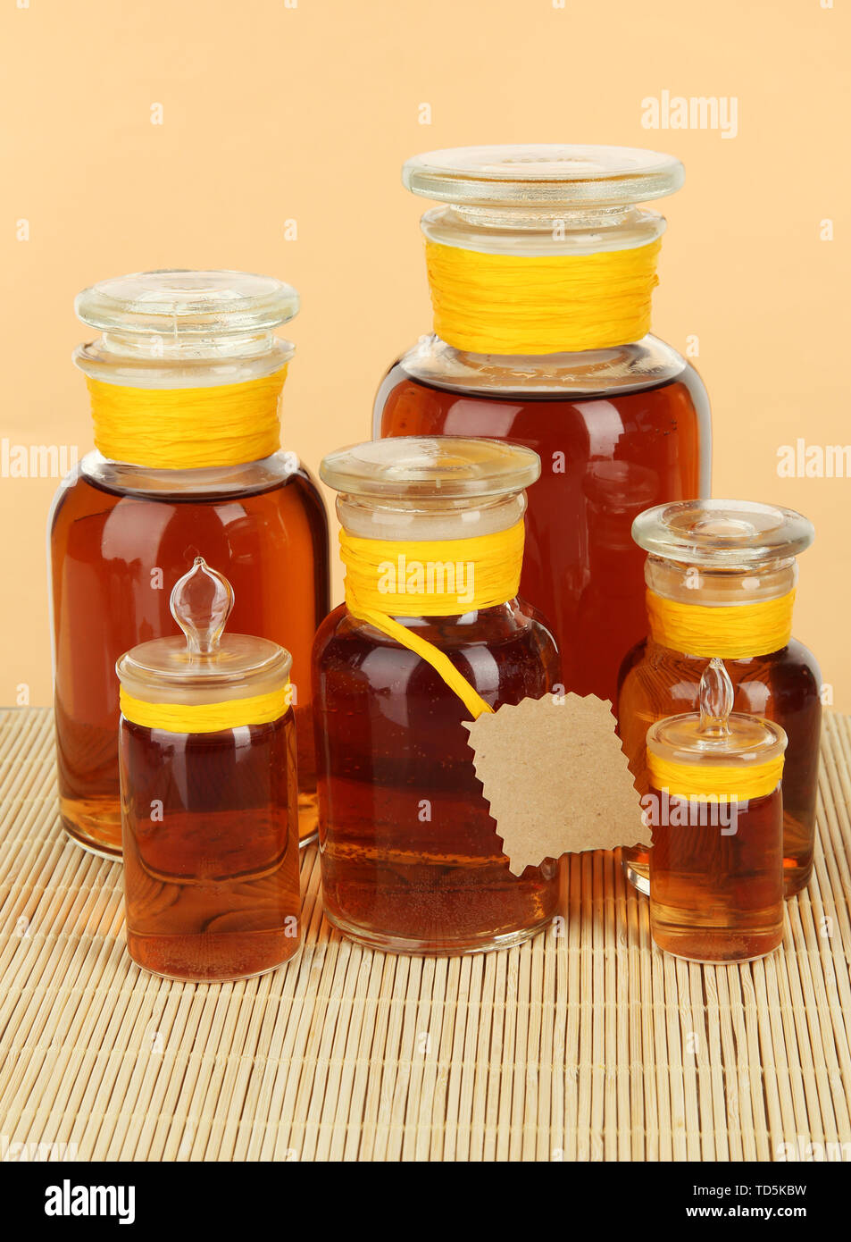 Old wicker bottle jar hi-res stock photography and images - Alamy