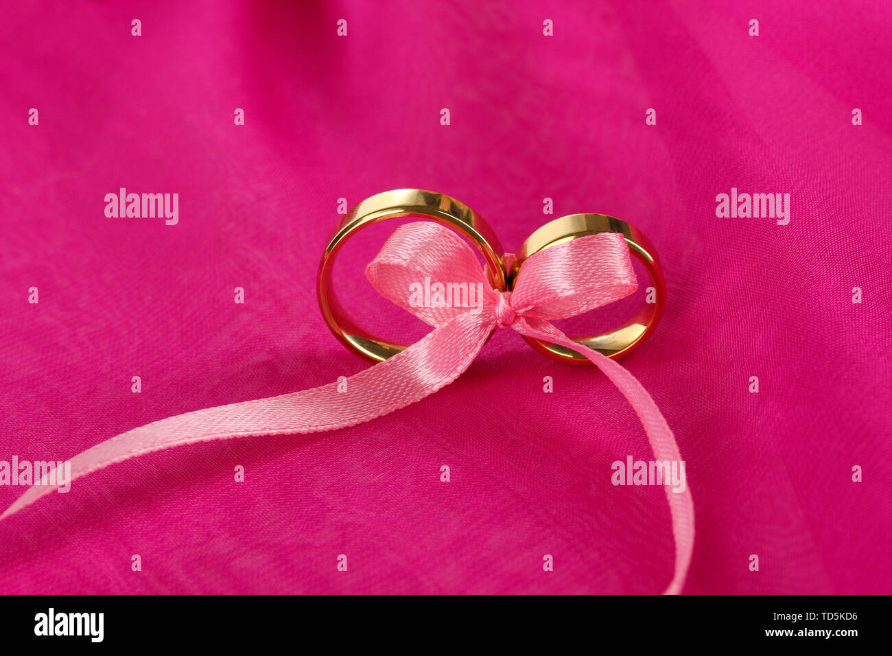 Wedding rings tied with ribbon Stock Photo - Alamy