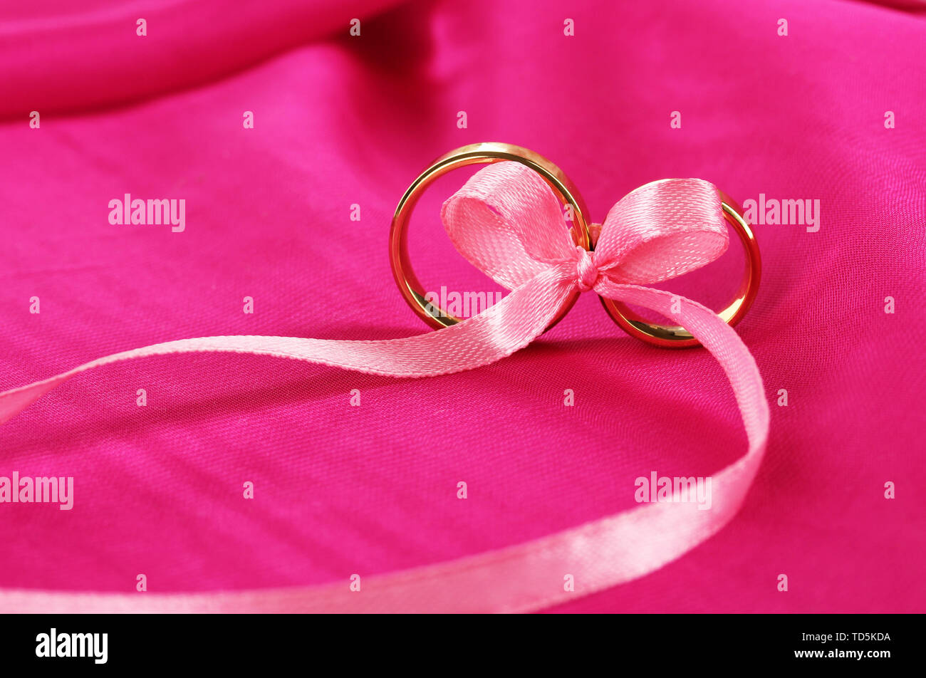 Wedding rings tied with ribbon Stock Photo - Alamy