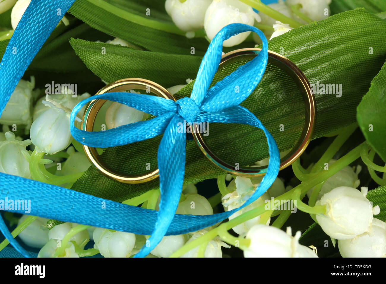 Silver ring tied with ribbon hi-res stock photography and images - Alamy