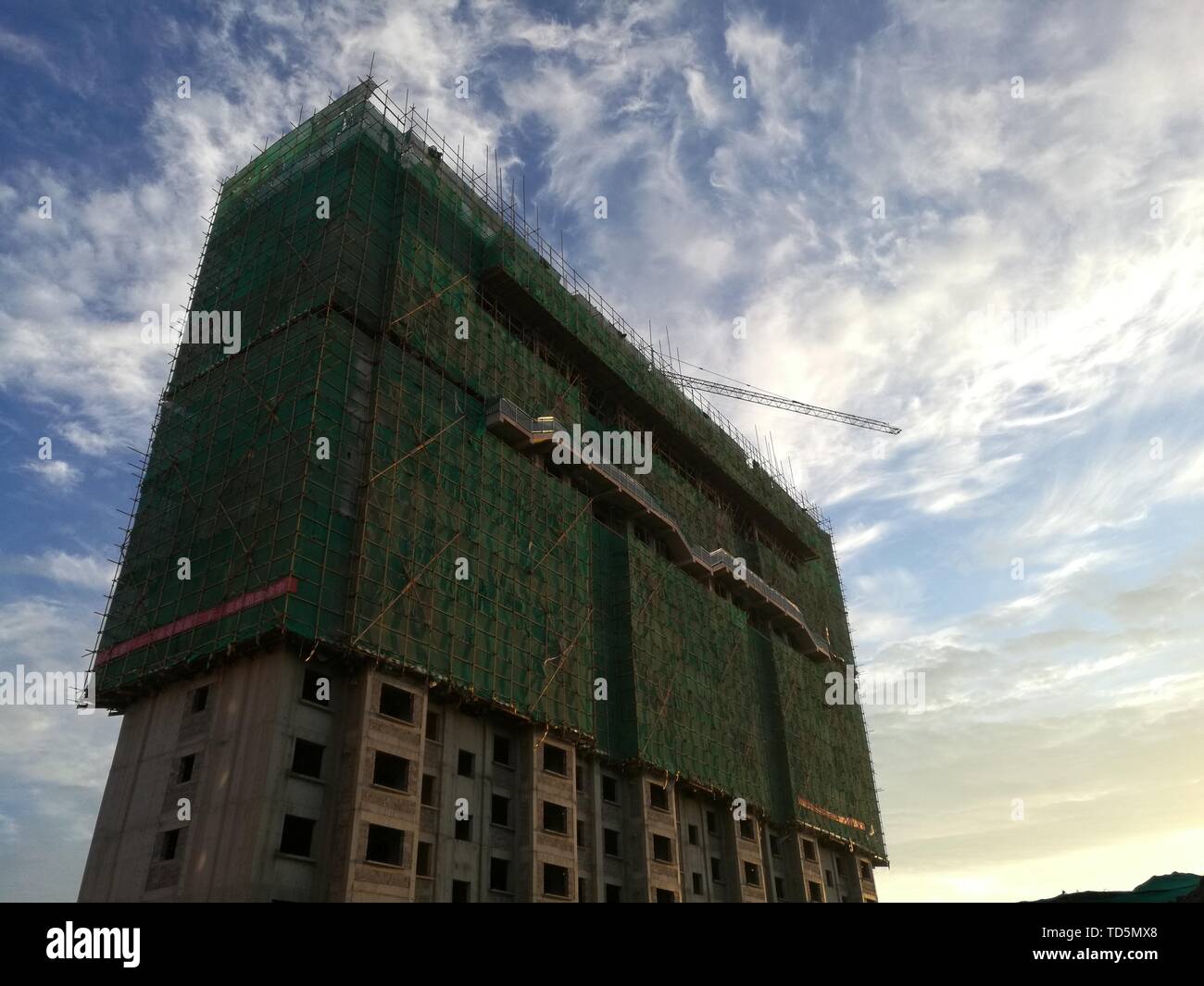 Daylight and high rise building expression hi-res stock photography and ...
