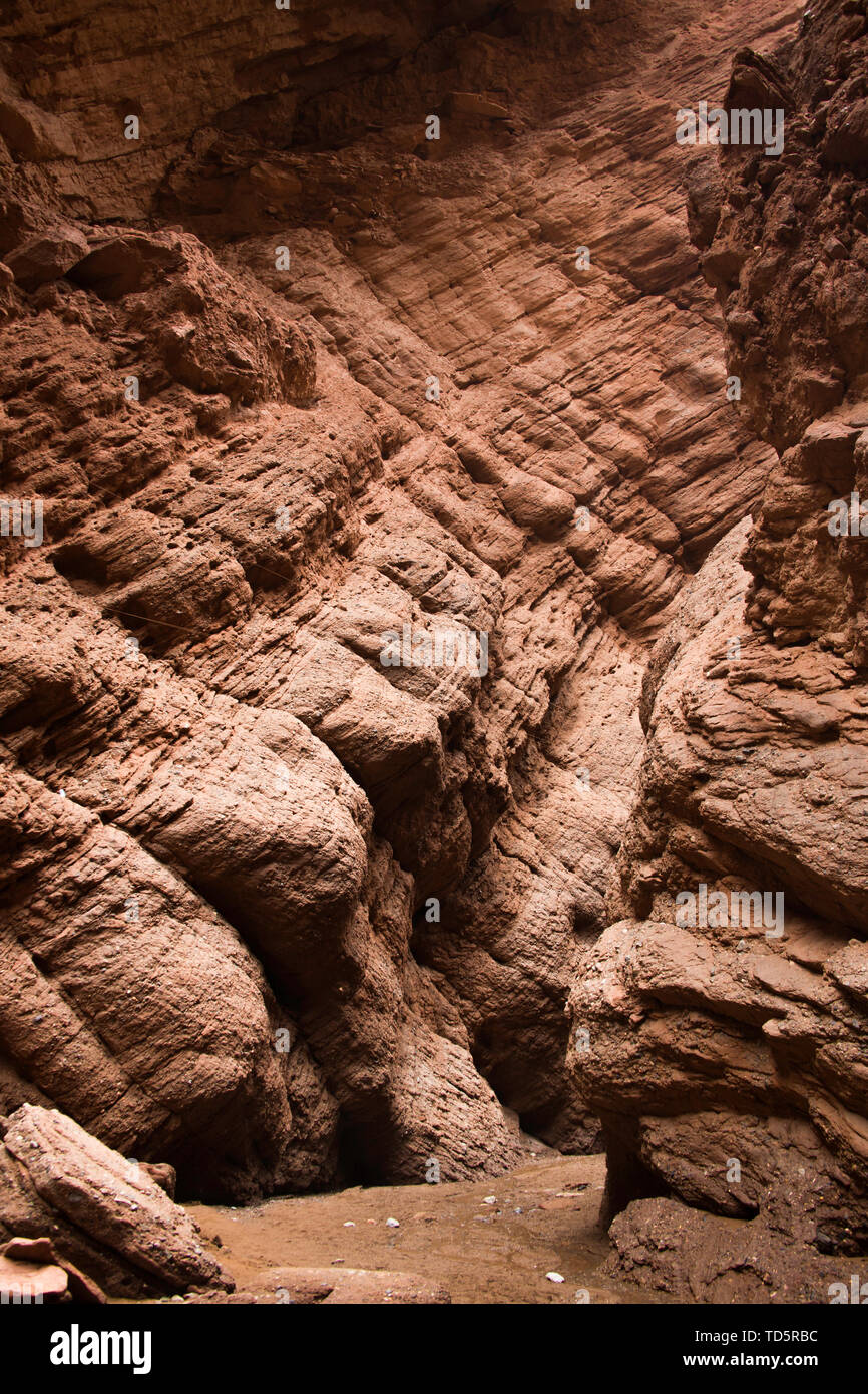 The mysterious Grand Canyon of Kuqa Tianshan in Xinjiang is composed of ...
