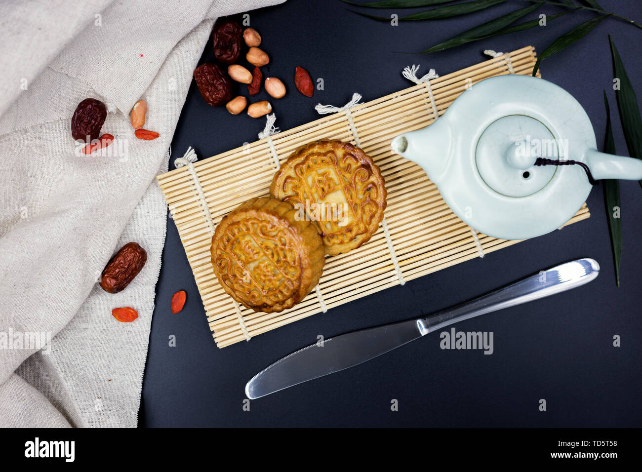 Chinese traditional cuisine Mid-Autumn Festival moon cake tea set Stock ...
