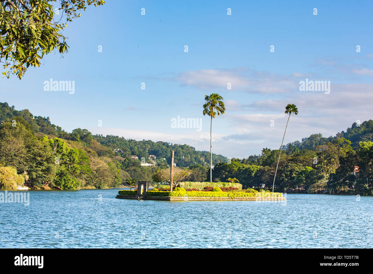 Kangdi, Sri Lanka, a lake outside the Buddha's tooth temple Stock Photo ...