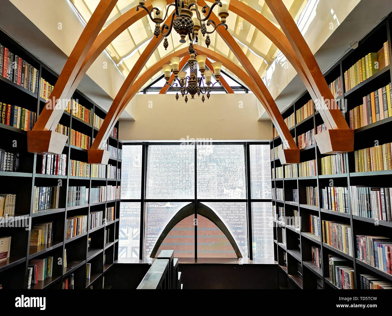 Bookcases loft hi-res stock photography and images - Alamy